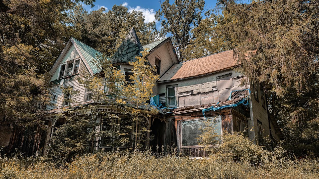 Famous Artist's ABANDONED Mansion | He passed away and his family NEVER ...