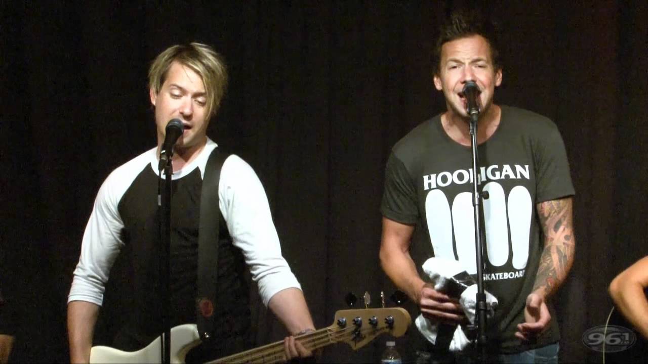 Simple Plan: Can't Keep My Hands Off You - YouTube