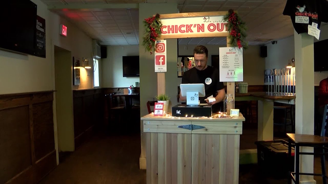 'Chick'N Out': A pop-up restaurant like you've never seen - YouTube
