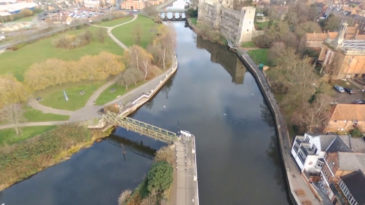 Newark Castle & Town Lock - YouTube