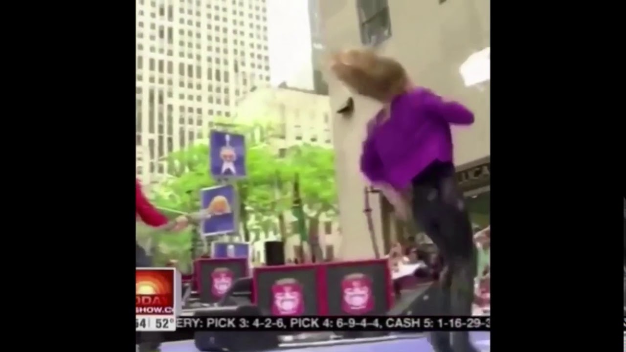 Fergie cartwheel vine - YouTube