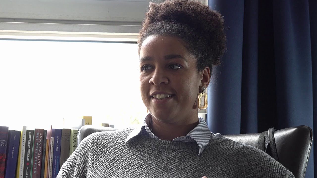 Interview Simone Atangana Bekono bij uitreiking Charlotte Köhler ...