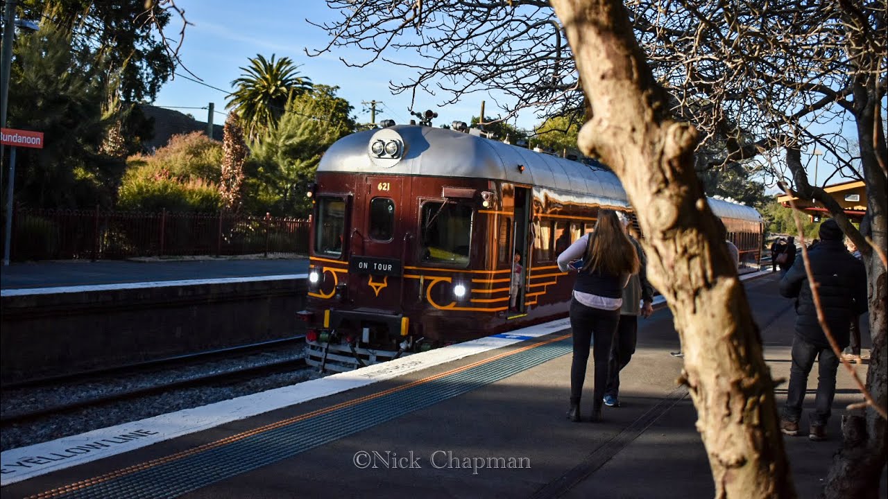 Rail Motor 621 and 721 do a tour on the main south - YouTube
