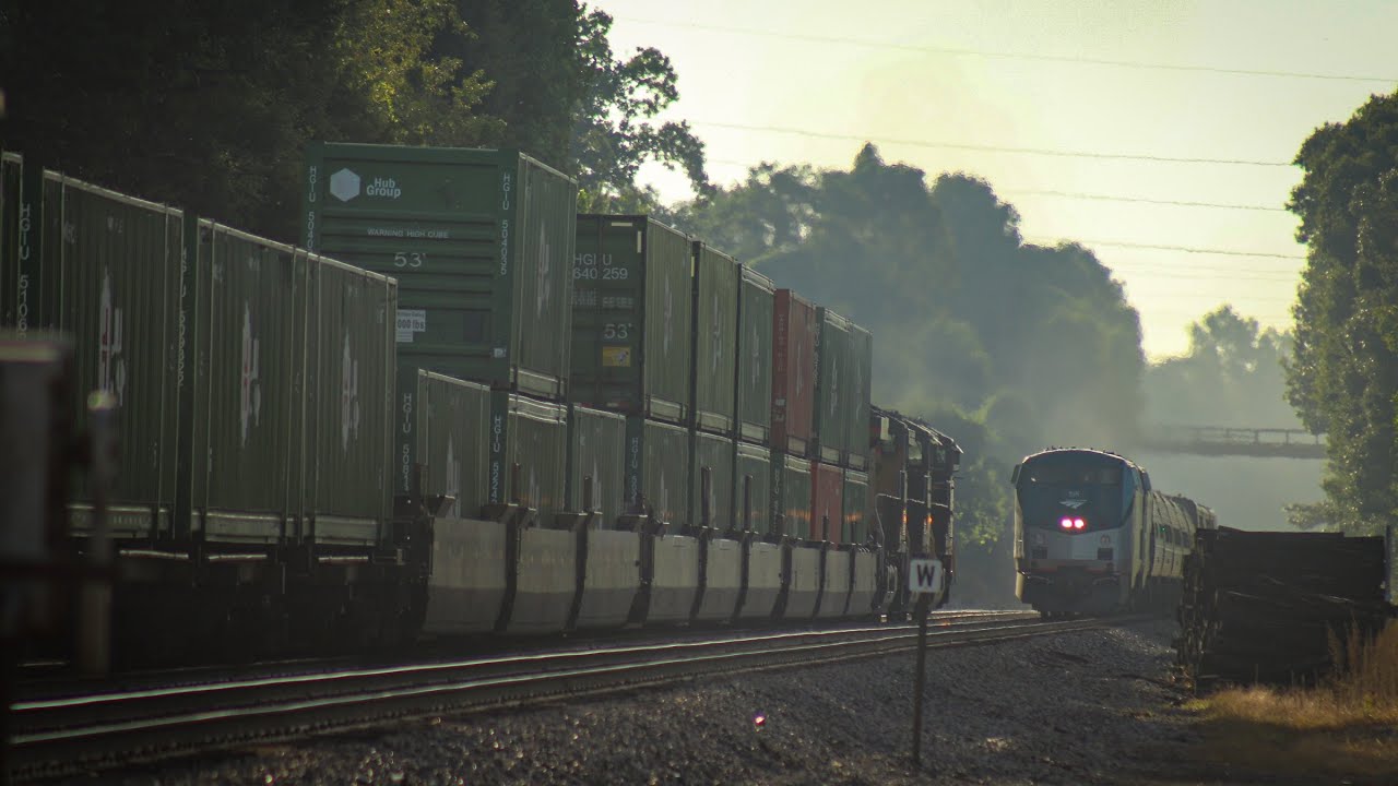 NS #7501 leads 24X meeting Amtrak 19! - YouTube