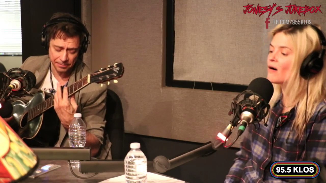 The Kills perform 'Doing it to Death' live on Jonesy's Jukebox - YouTube