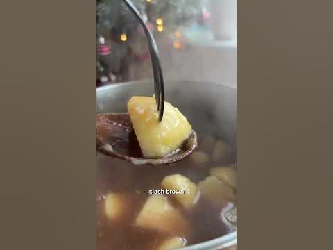 GRAVY ROAST POTATOES…and yes, the potatoes are boiled in gravy🥔 #shorts ...