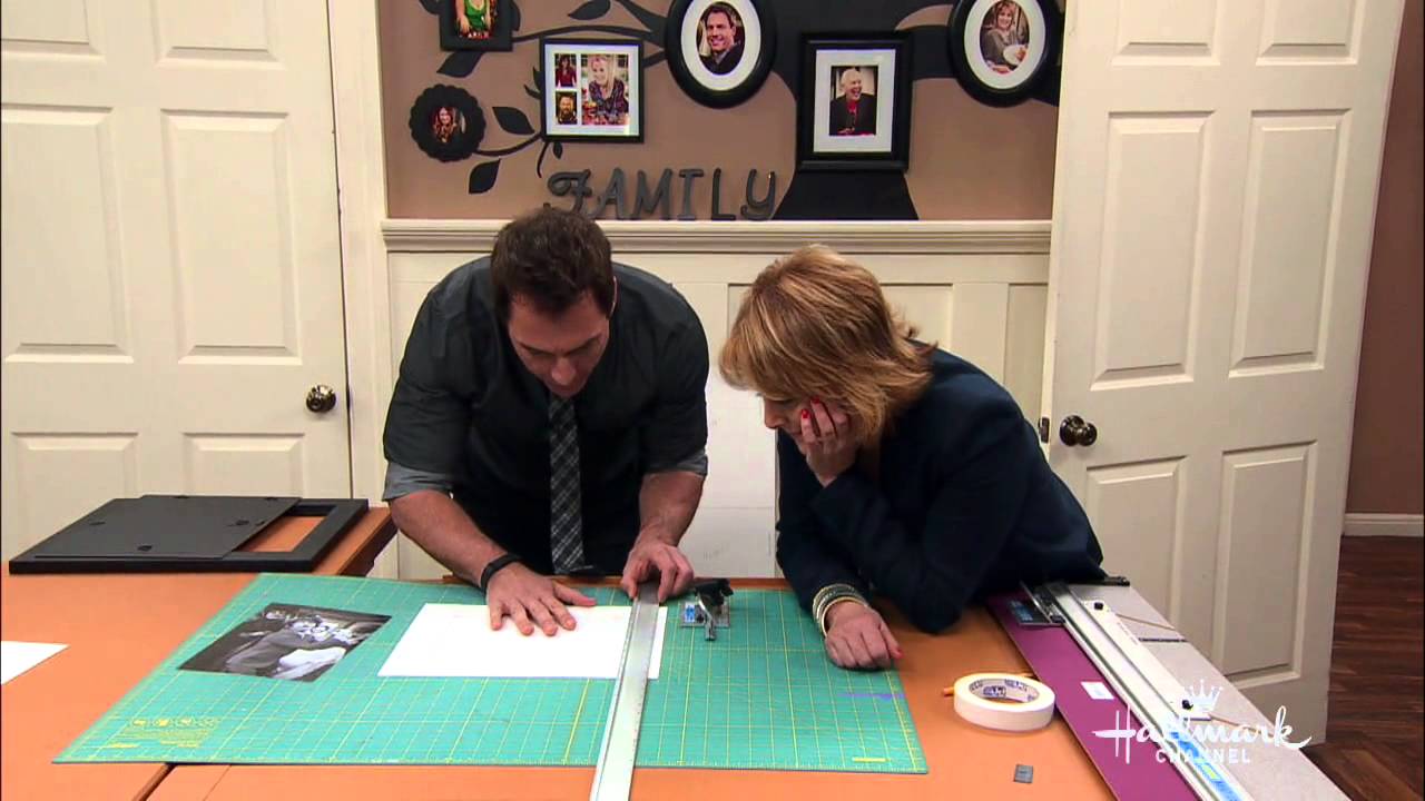 Hallmark Channel Home & Family 2092 Mark's Photo Mat Craft - YouTube