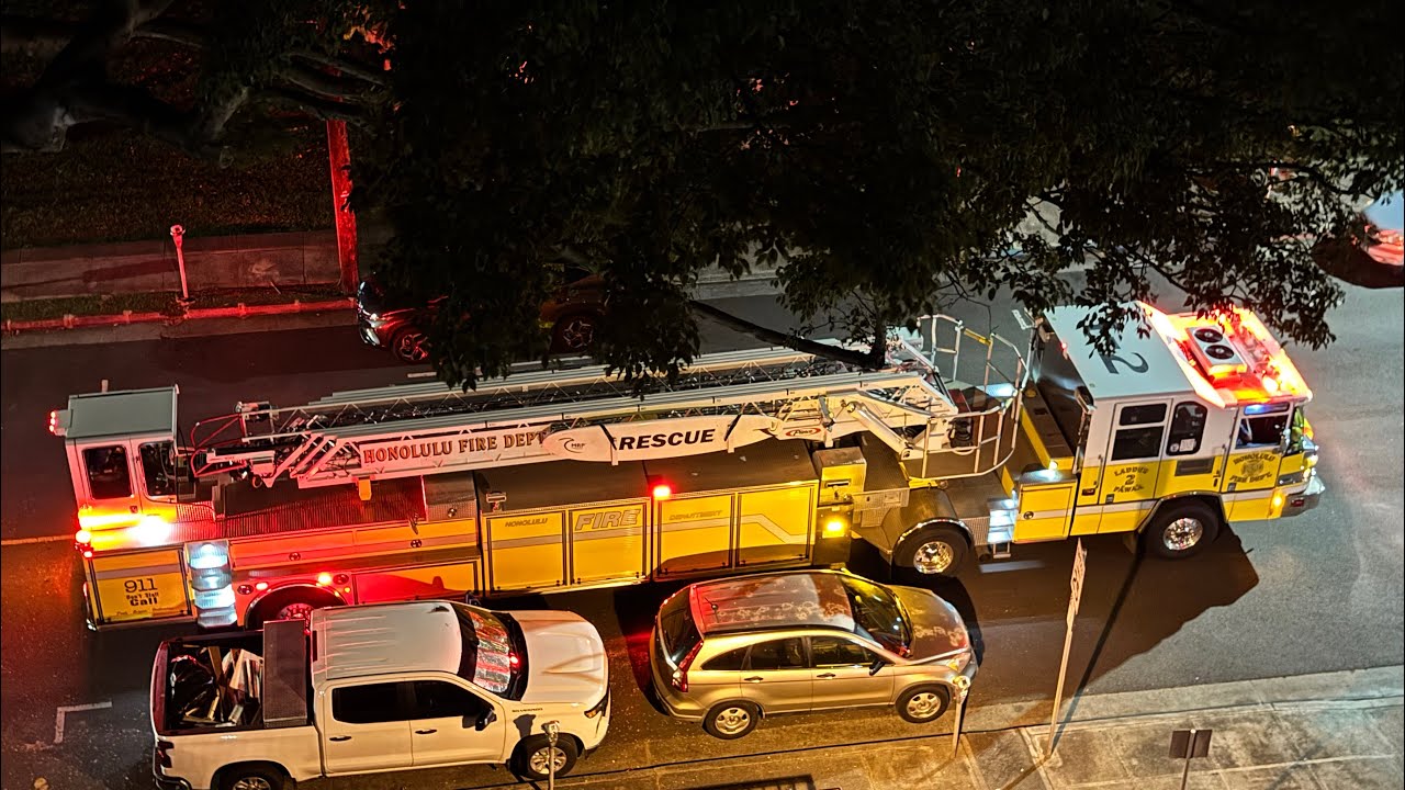 Honolulu fire Deparment ladder 2 leave scene - YouTube