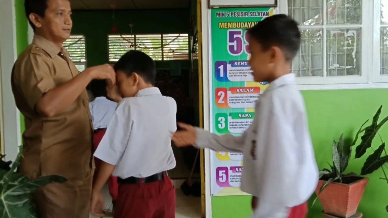 Penerapan Budaya 5S (Senyum, Salam, Sapa, Sopan dan Santun) - YouTube