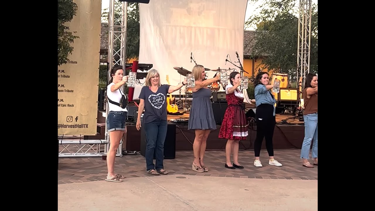 Beer stein holding competition - Oktoberfest Grapevine, TX - YouTube