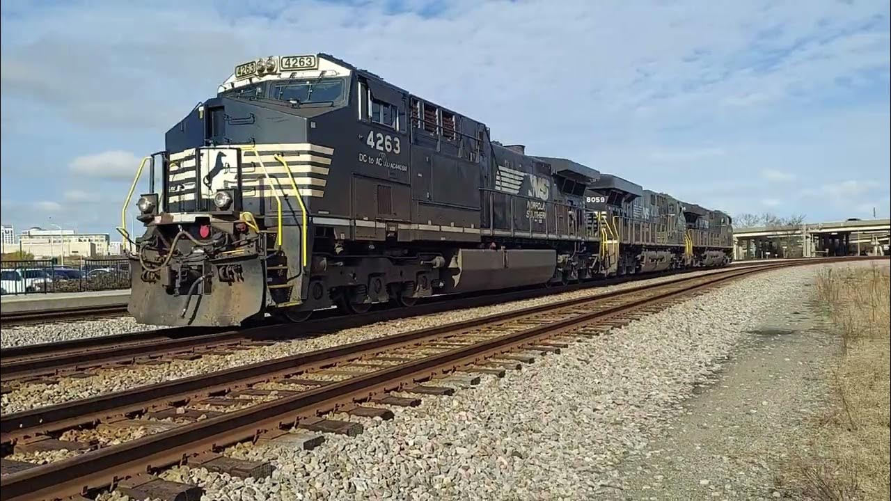 Norfolk Southern 272 Light Power move going into Lamberts Point. - YouTube