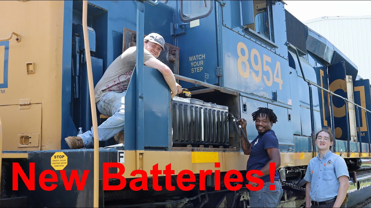 SRM 8954 SD45-2—New Batteries Going In - YouTube