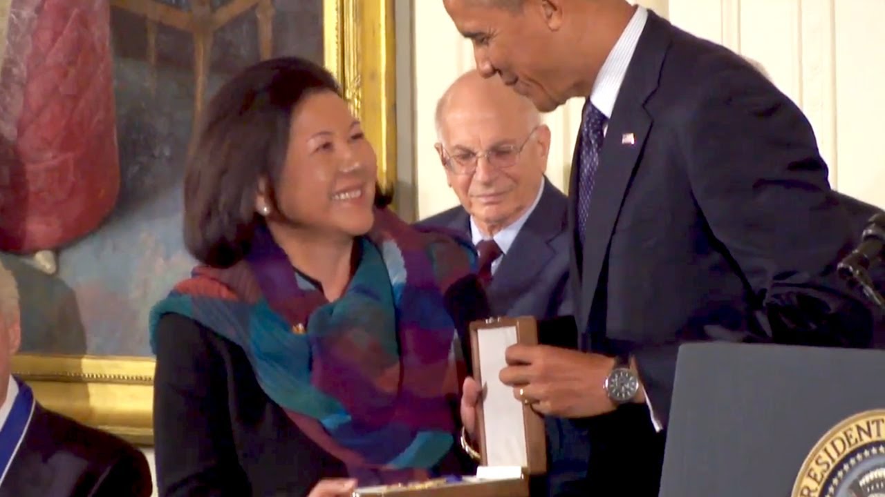 Senator Daniel Inouye receives Presidential Medal of Freedom - YouTube