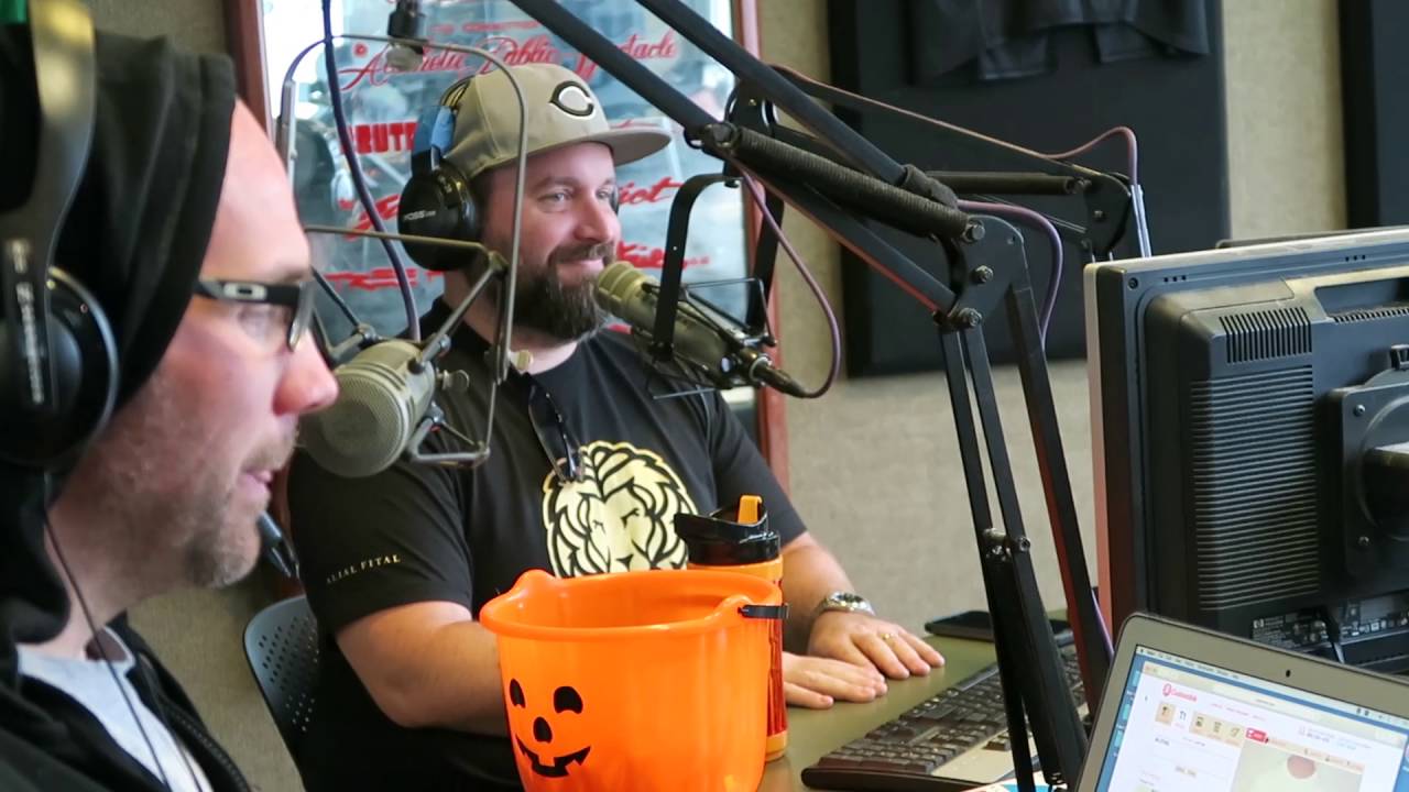 Vloggin on the radio with Kidd Chris - YouTube