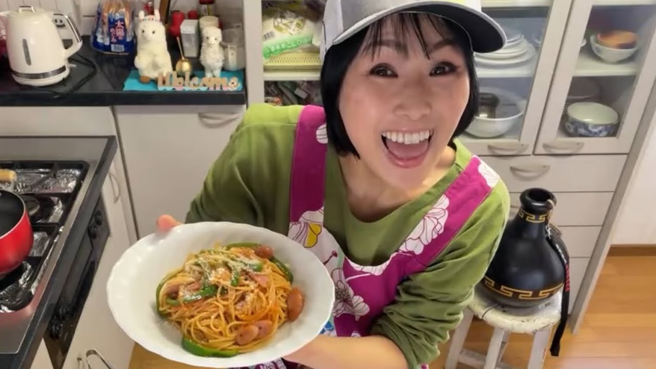 Yoko’s Cafe! “Neapolitan” Japanese ketchup-based pasta ナポリタン - YouTube