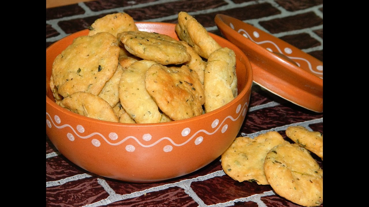 Crispy Mathri / Butter- Masala Mathri / How to Make Crispy Mathri At ...