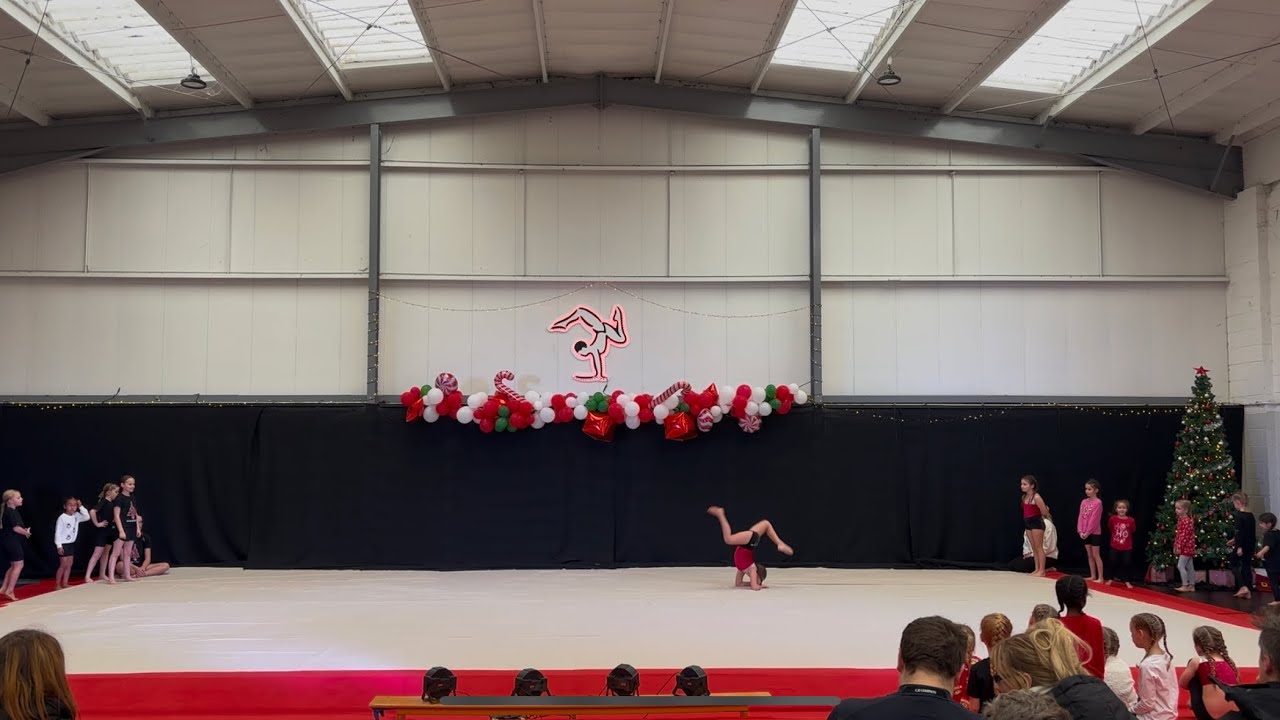 Saturday 10:00 criss cross Christmas Cracker - YouTube