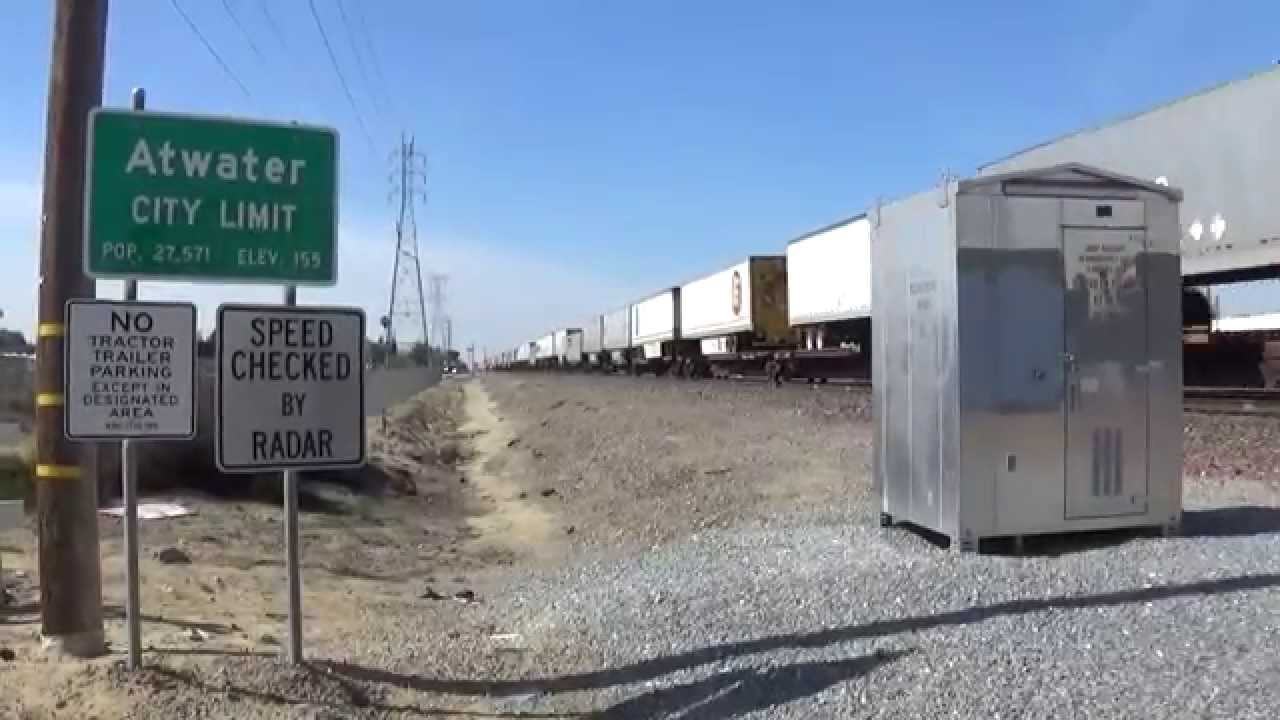 BNSF 6826 W, NS 9552 W, BNSF 6586 E, BNSF 4366 E[HD] - YouTube