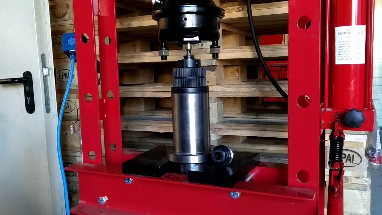 BT 30 China Spindle (ATC), air draw bar - YouTube