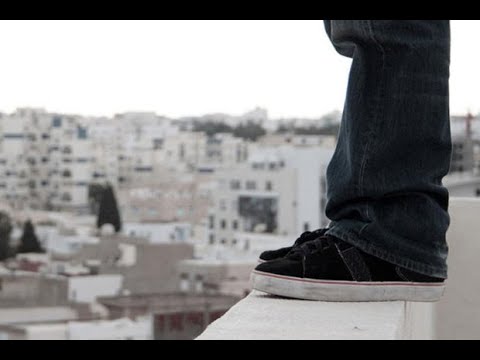 Bakıda 18 yaşlı oğlan özünü doqquzmərtəbəli binadan atdı