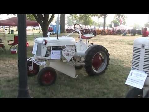 White Demonstrator Farmall's at The Red Power Roundup - YouTube