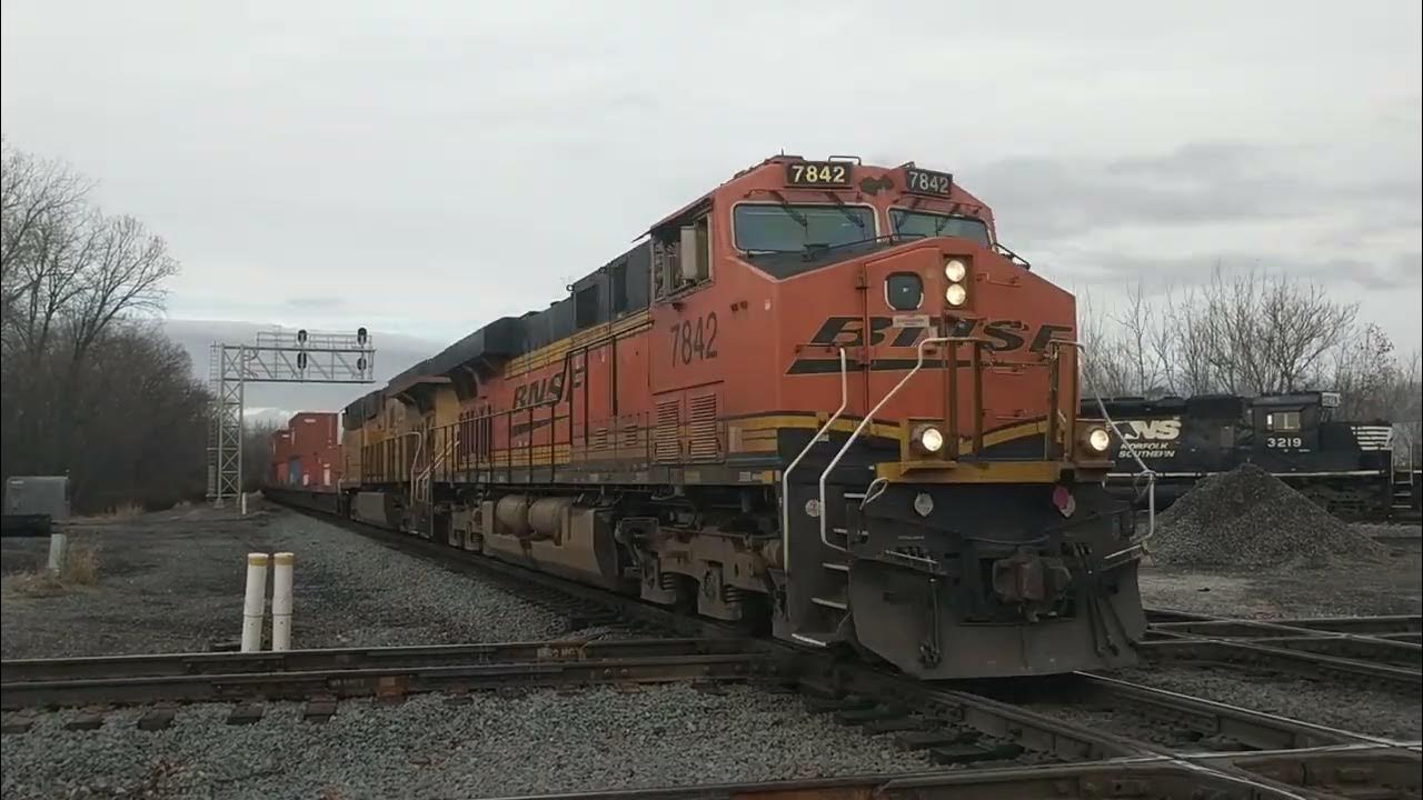Short NS southbound intermodal train with both BNSF and UP power - YouTube