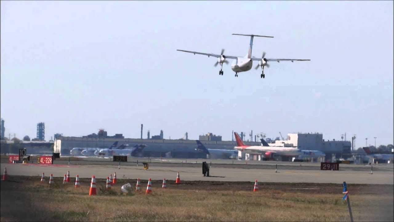 United Express Dash 8 Q200 Landing on RWY22R at Newark Liberty ...