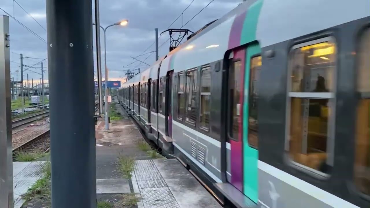 Arrivée d’un MI79 au Blanc Mesnil - YouTube