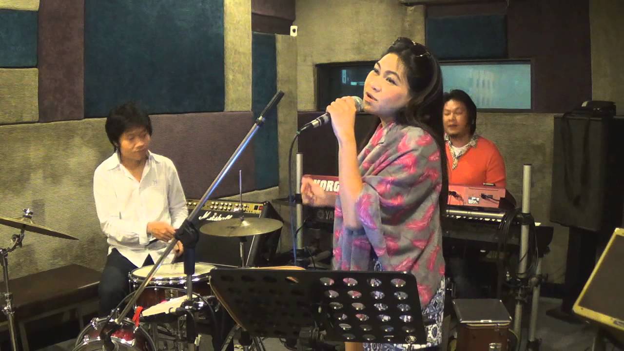 อยู่ๆก็มาปรากฎตัวในหัวใจ By Friendly Band - YouTube