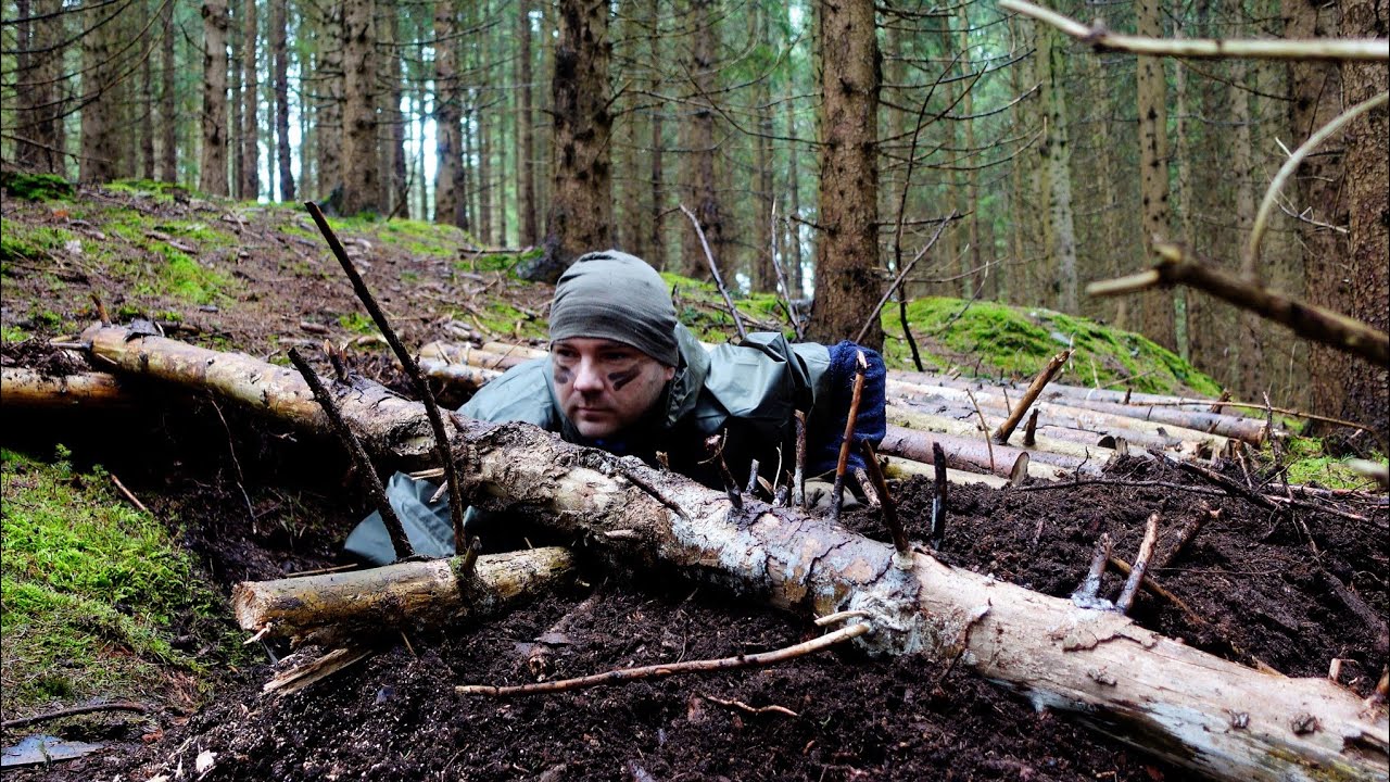 Wir bauen ein UNDERGROUND Versteck im Wald | Build Top Secret Shelter ...