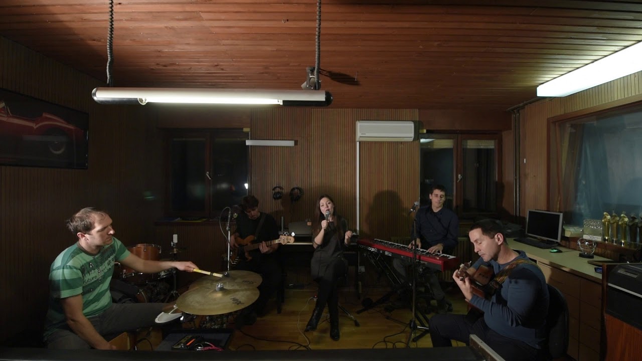 Smooth operator-Sade ( acoustic cover by Lite Motive ) - YouTube