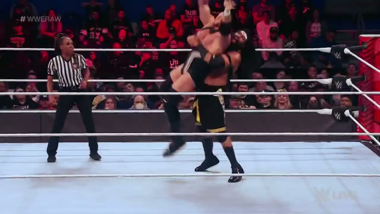 Veer Mahaan vs. Frank Lowman: Raw, May 9,2022 | Power of Veer Mahaan 😱😱 ...