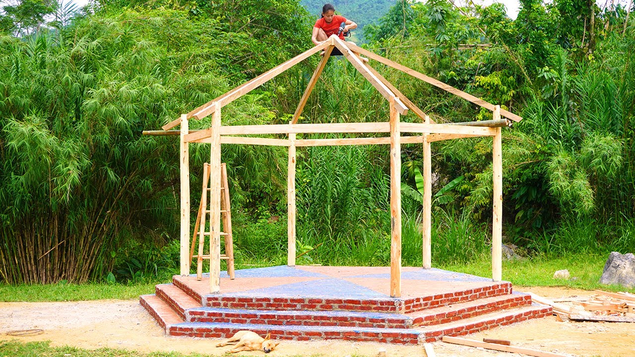 A Young Girl Builds A Hexagon-shaped House All By Herself in 101 Days ...