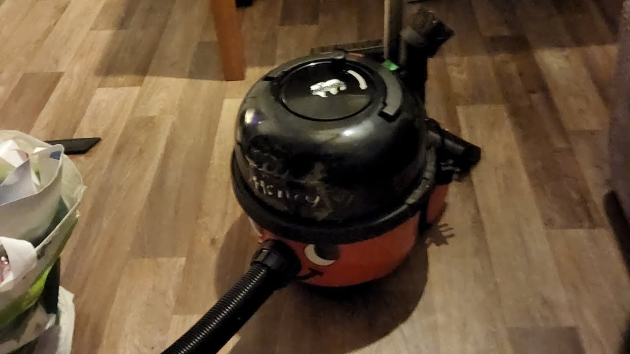 unboxing henry hoover from tomy - YouTube