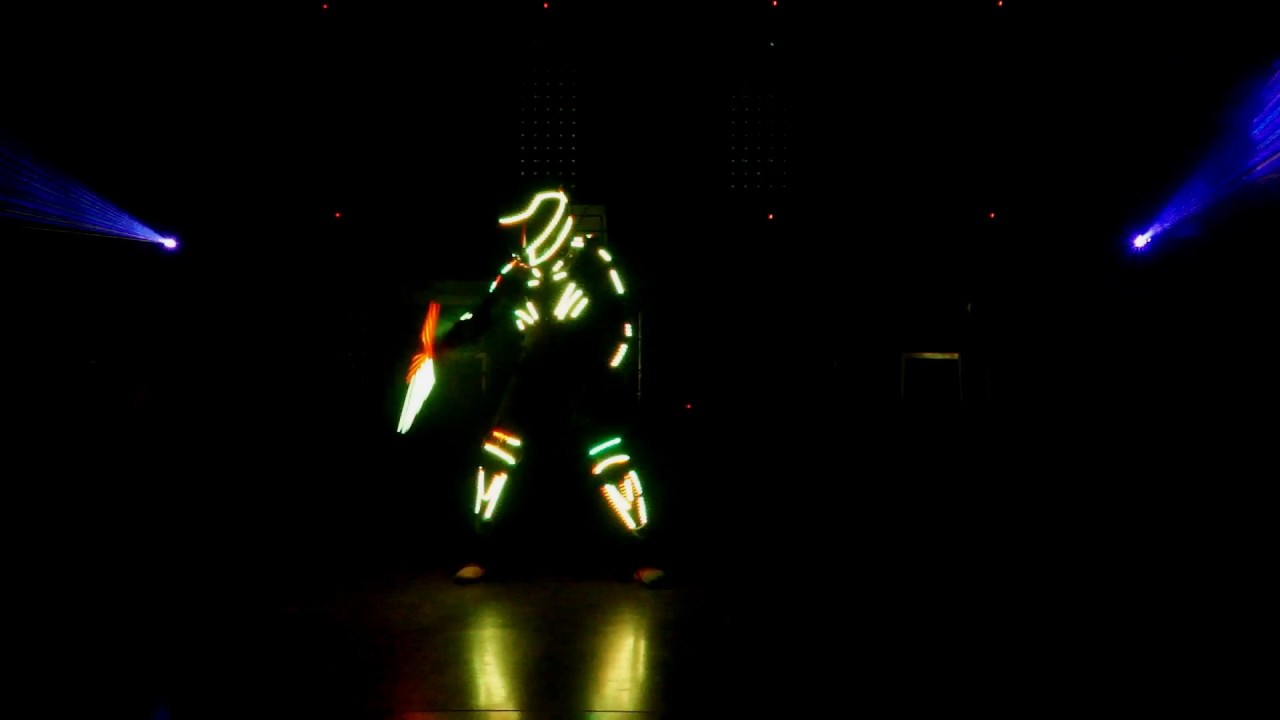 Jaman Human LED show !!! איש הלד של ג'אמן - YouTube