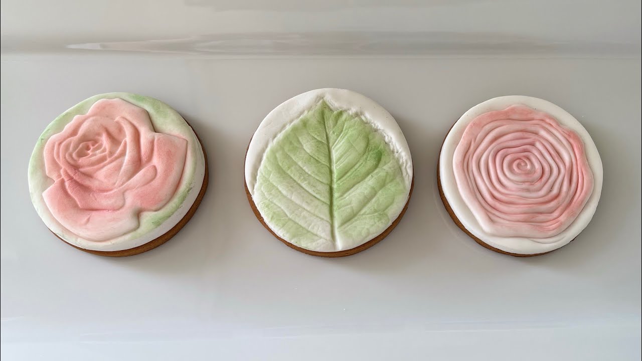 How to decorate cookies. Easy cookie decorating with fondant tutorial 🍪 ...