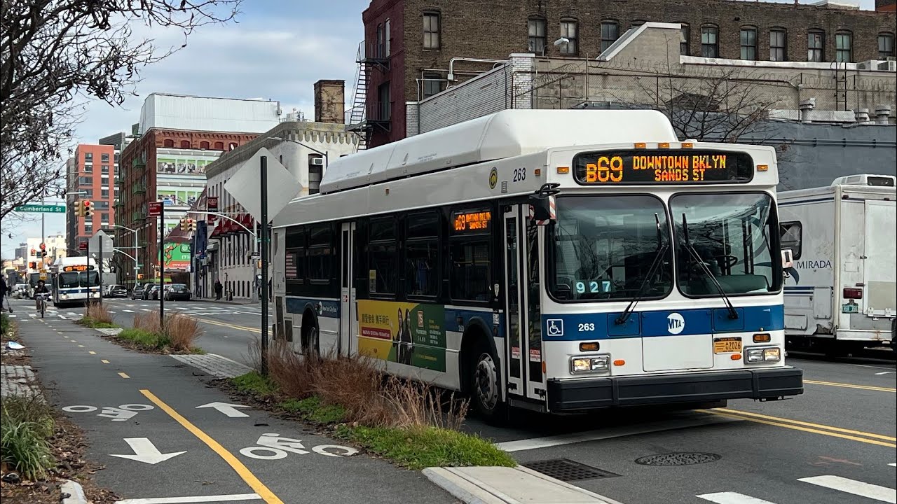 MTA New York City Bus 2011-13 New Flyer Industries C40LF 263 & 366 on ...