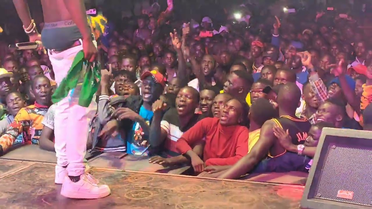 Eezzy fills up Lira's Front Page during his Peace and Love Concert ...