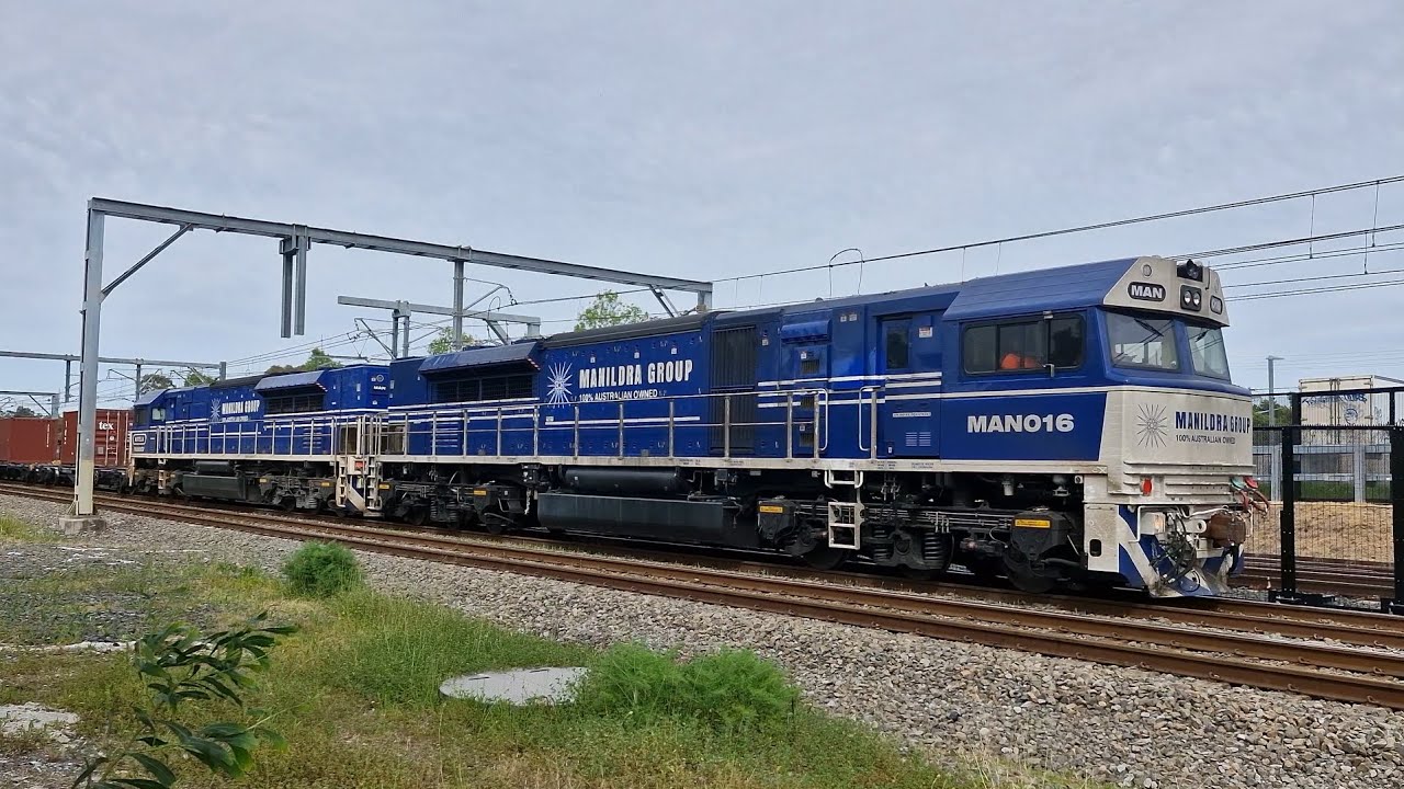 27/09/25 SSR Manildra Train 9176 passing Campsie North Pde - YouTube