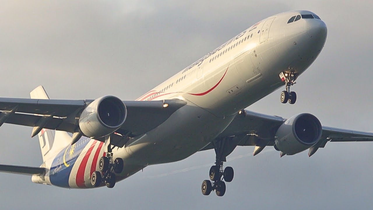 30 MINS STUNNING MALAYSIA MORNING PLANE SPOTTING! BIG PLANES LANDING IN ...