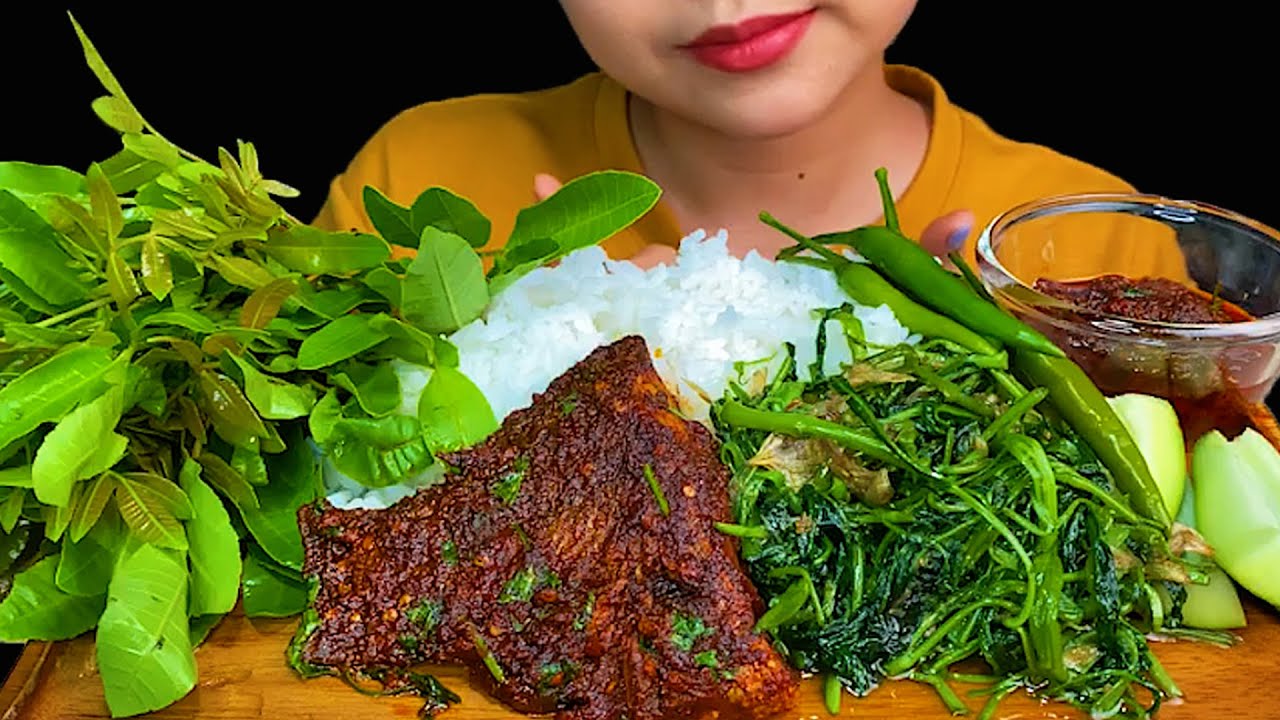 EATING SPICY CURRY||SPICY FRIED FISH WITH TOMATO CURRY WITH RICE - YouTube