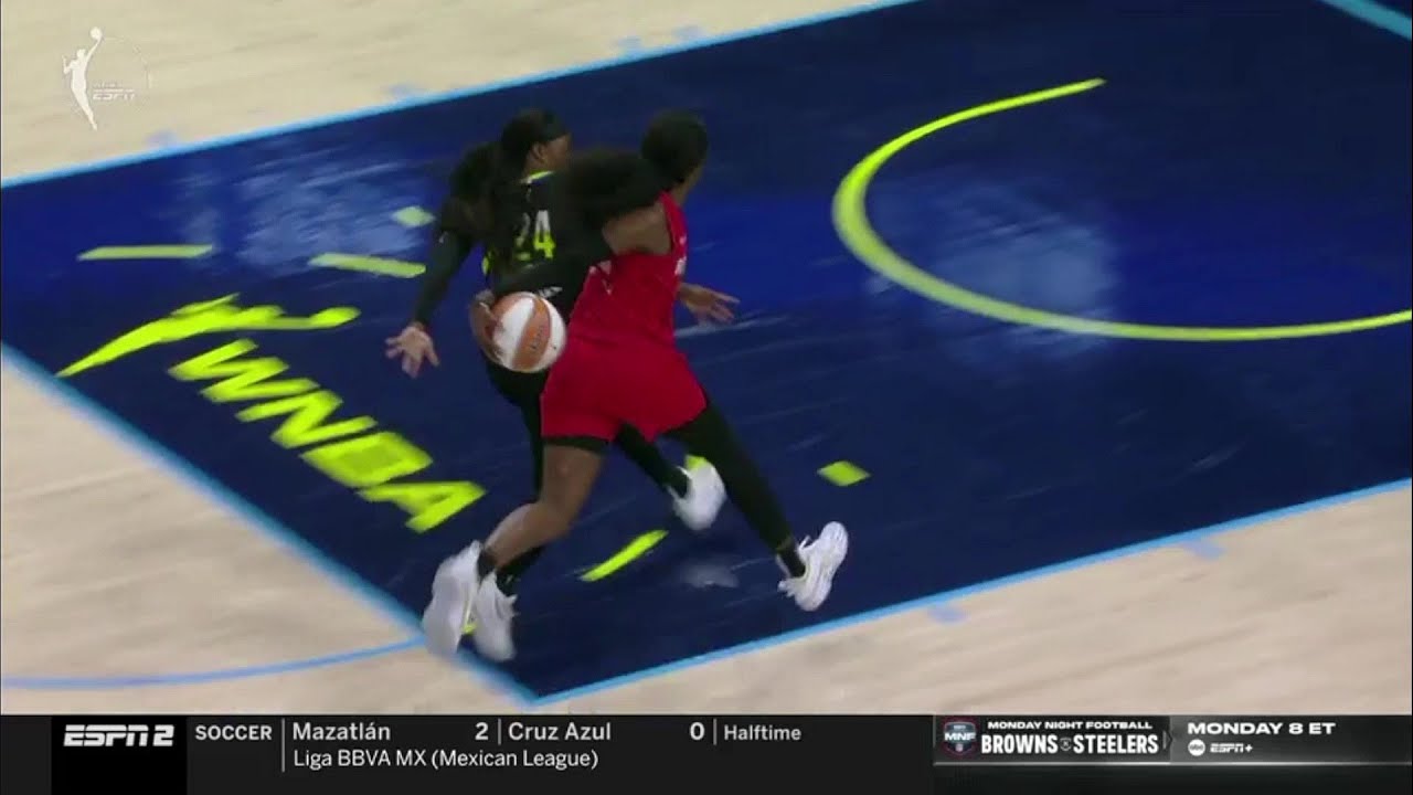 Beautiful FAKE Behind The Back Pass By Rhyne Howard | WNBA Playoffs ...