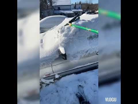 REAL WAY TO CLEAN SNOW OFF YOUR CAR - YouTube