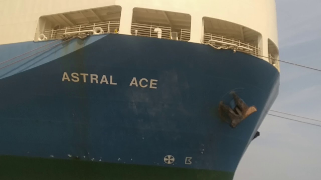 Detik Detik penampakan kapal Astral Ace - YouTube