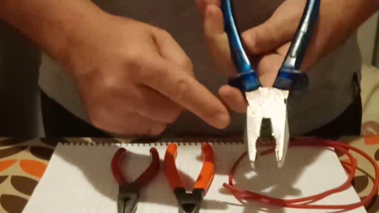 Decapado (pelado) de un cable conductor eléctrico - YouTube