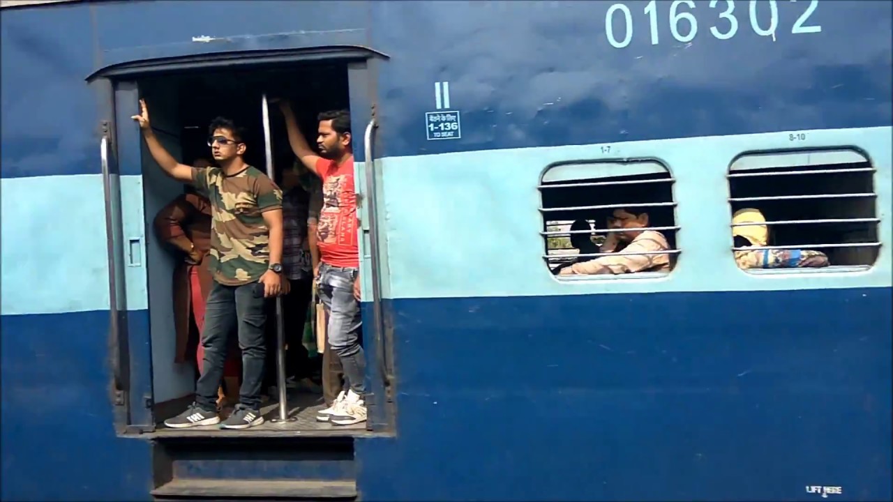 Parallel Action | Overtaking Surat Mumbai Central Flying Rani Express ...