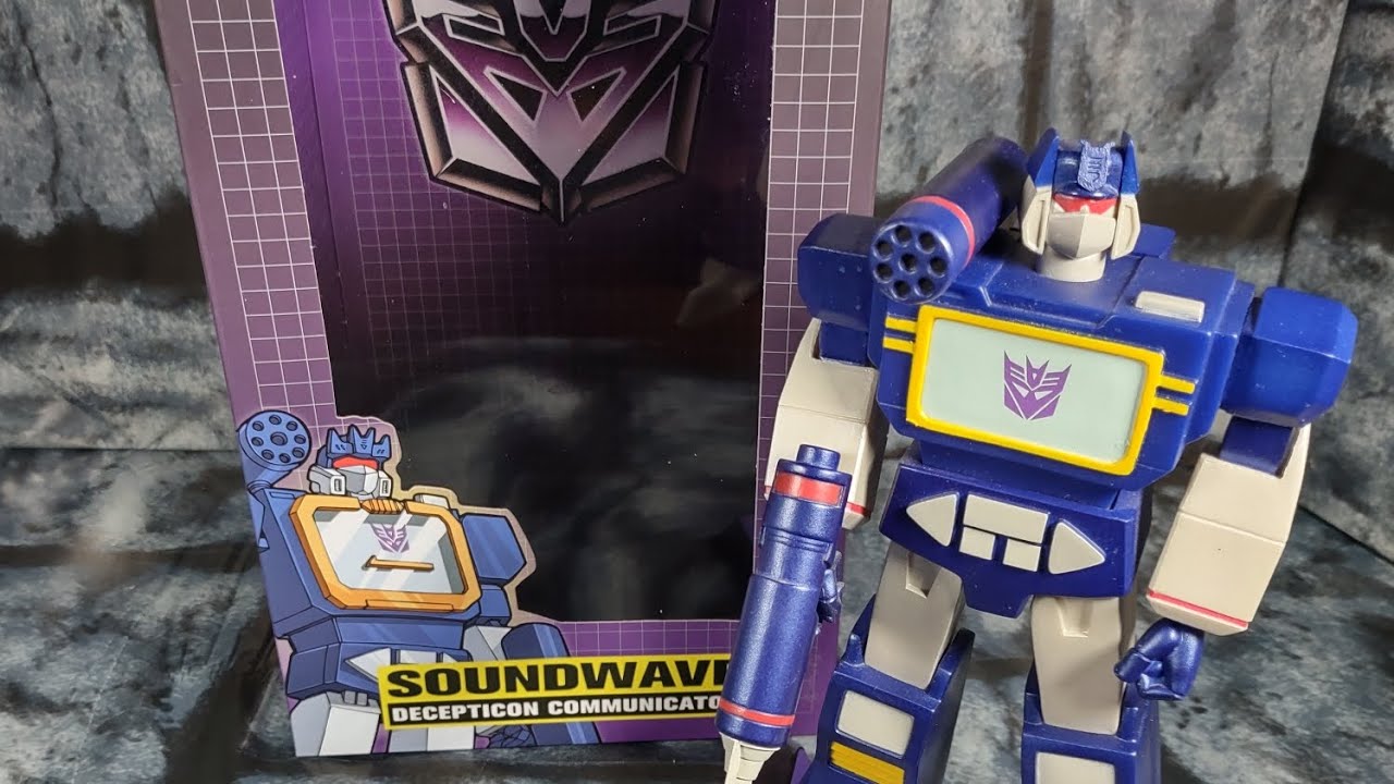 Soundwave premium collectibles studio statue - YouTube