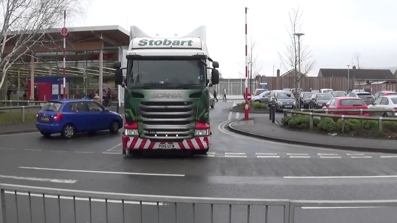 EDDIE STOBART RIO DEPARTS TESCO CHURCHDOWN 311216 - YouTube