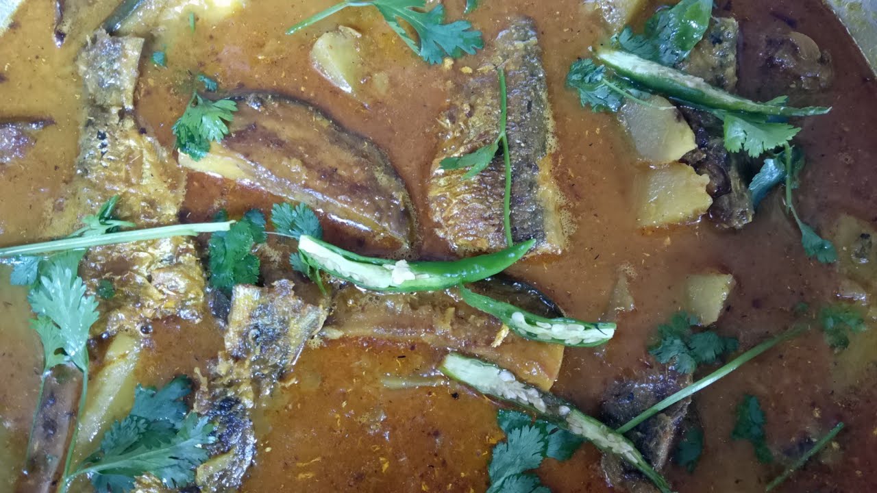 Elish mach ranna || alu bagun diya Elis Mach recipe || Rupali kitchen ...