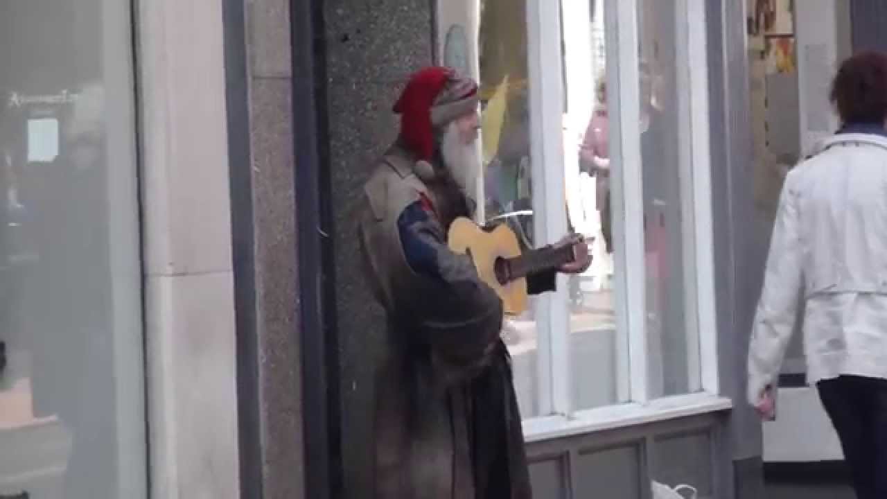Juggling Jim in King's Lynn - YouTube